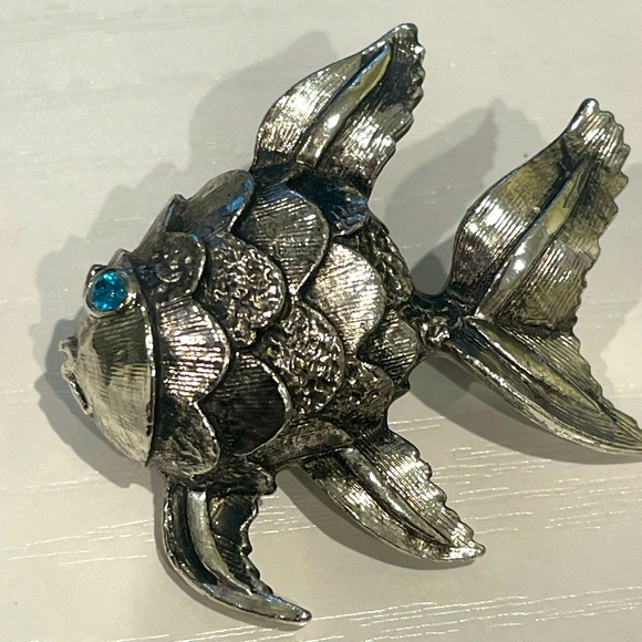 Jewelry | Vintage Blue Rhinestone Eye Silver Tone Fish W Scales Brooch ...